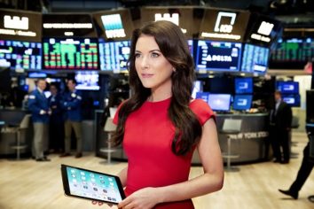 20 CNN Female Anchors You Need to Watch in 2024 [UPDATED]