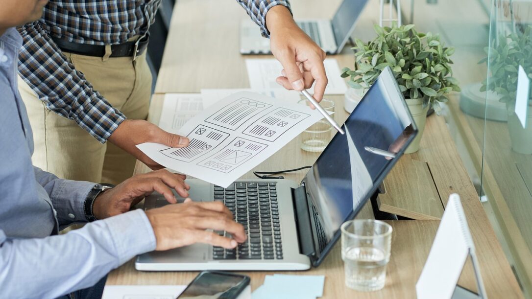 12 Best Progressive Commercial Cast With their Photos 2024